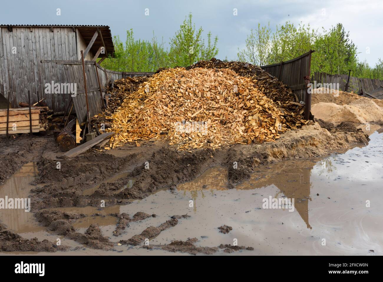 Texture. Woodworking waste. Heaps of chips, bark, pieces and sawdust ...