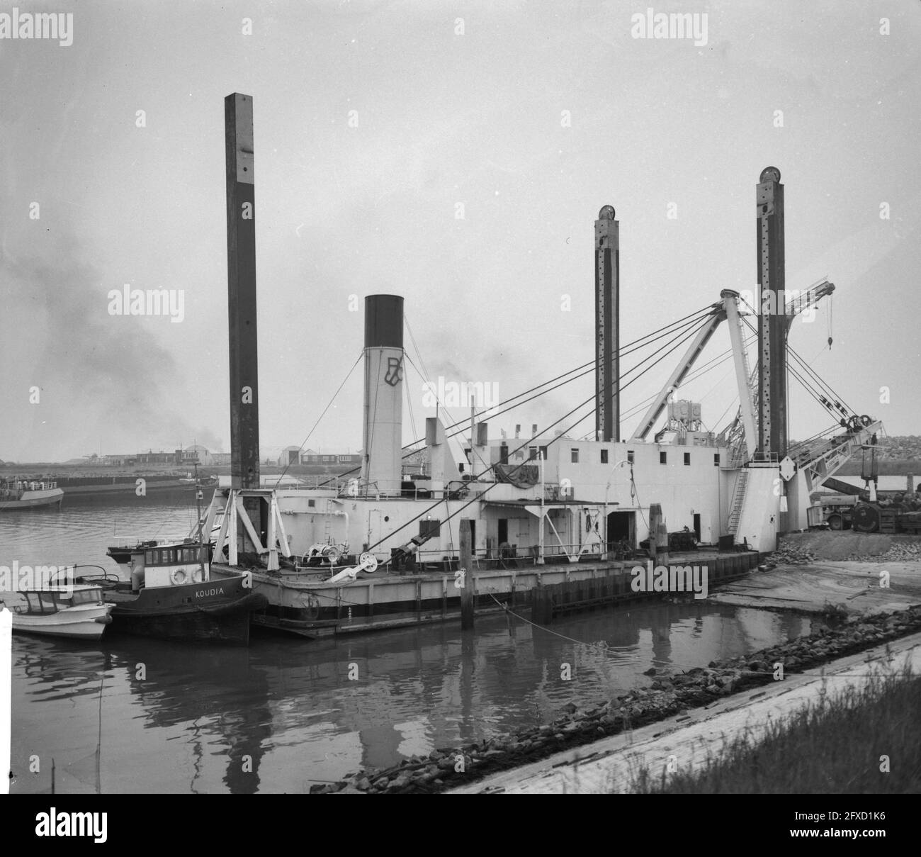 Spoon dredger dipper dredge hi-res stock photography and images - Alamy