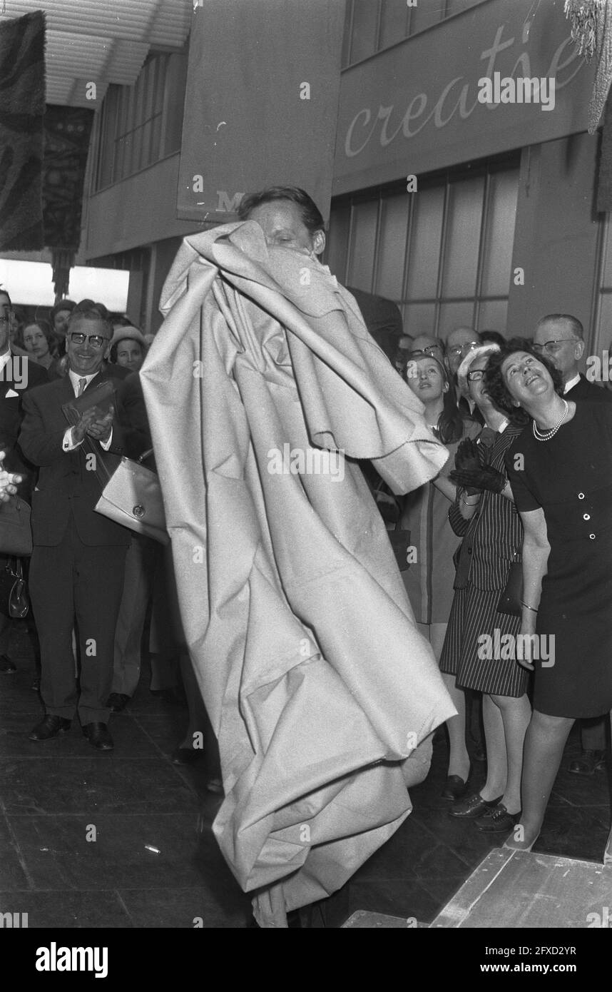 Pierre jansen opens hi-res stock photography and images - Alamy