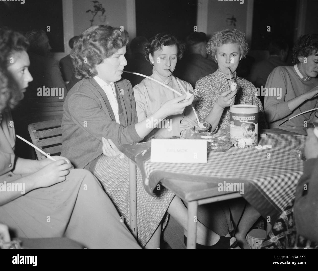Pipe smoking contests hi-res stock photography and images - Alamy