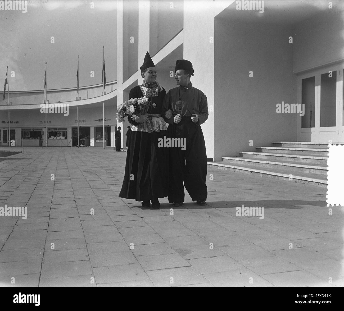 Pictures on Flora. Volendam girl, March 20, 1953, GIRLS, The ...