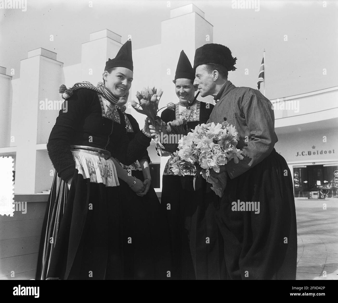 Pictures on Flora. Volendam girl, March 20, 1953, GIRLS, The ...