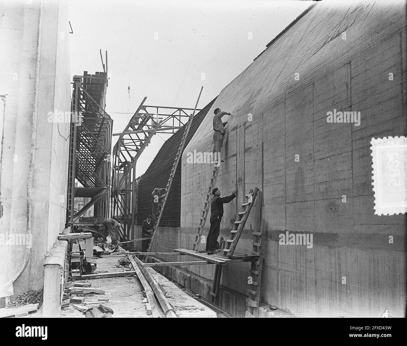 Plates tunnel construction velsen hi-res stock photography and images ...