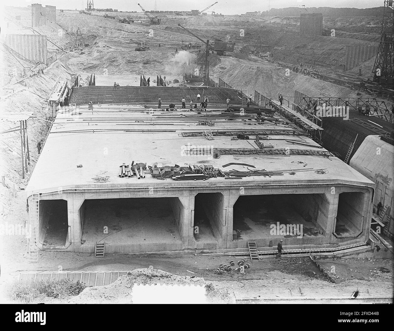 Plates tunnel construction velsen hi-res stock photography and images ...