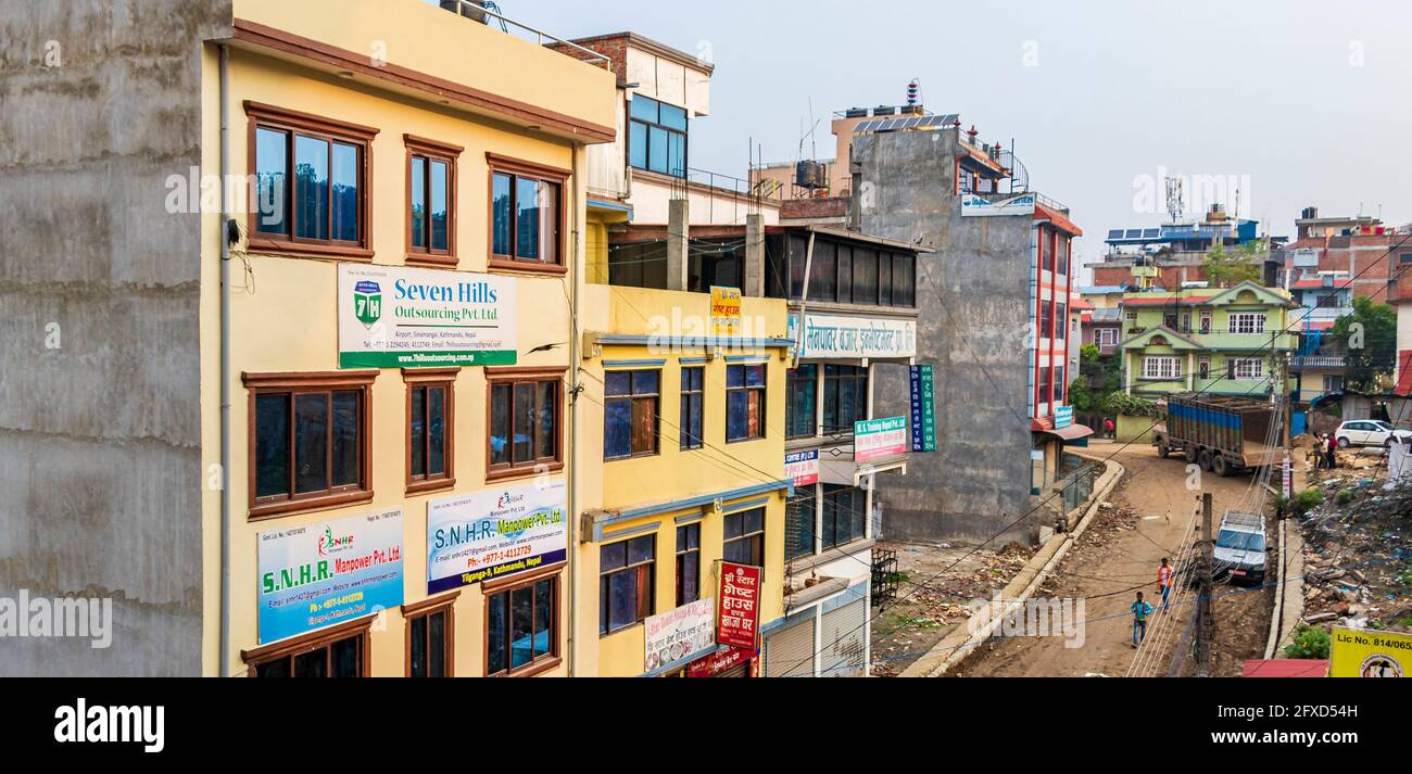 Kathmandu Nepal 21. Mai 2018 Colorful dirty and dusty street and area ...