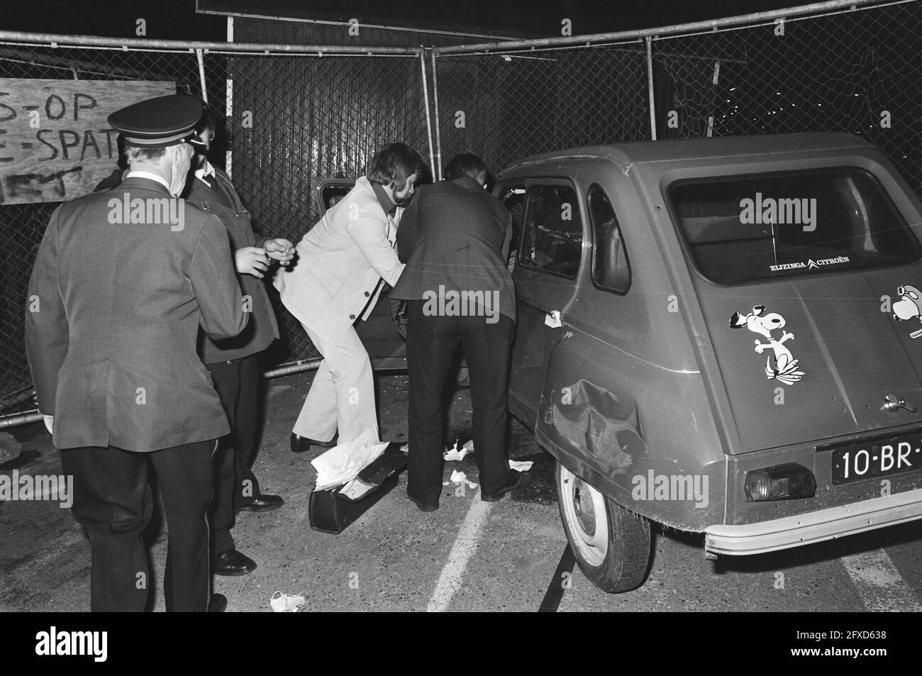 Police shooting victim Black and White Stock Photos & Images - Alamy