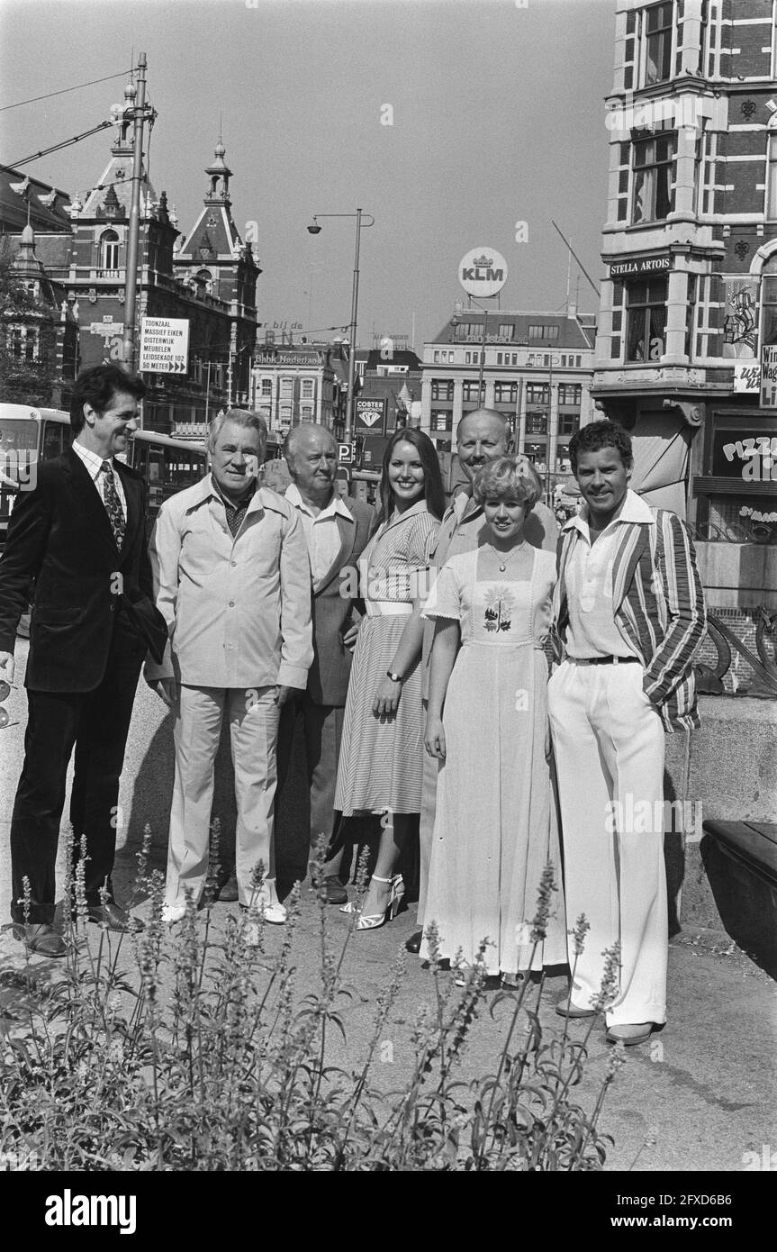 Premiere operetta der vogelhandler hi-res stock photography and images ...