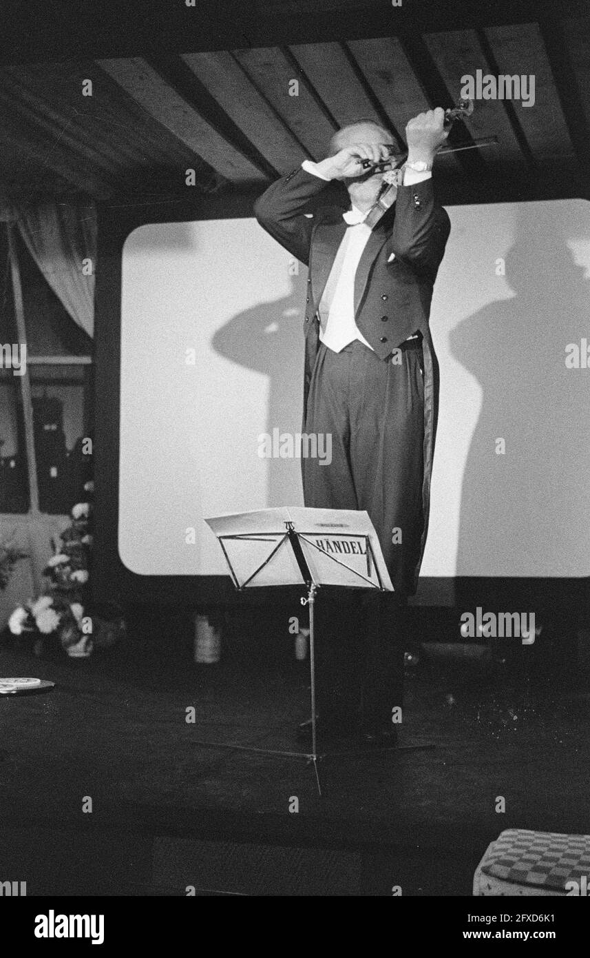 Tom manders new tv cabaret hi-res stock photography and images - Alamy