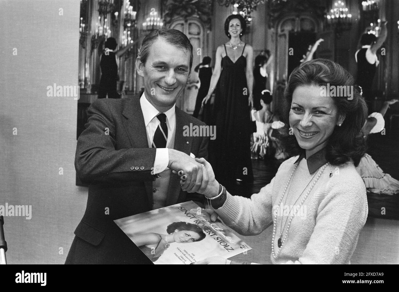 Presentation LP Marjon Lambriks sings Robert Stolz in Amstelhotel ...