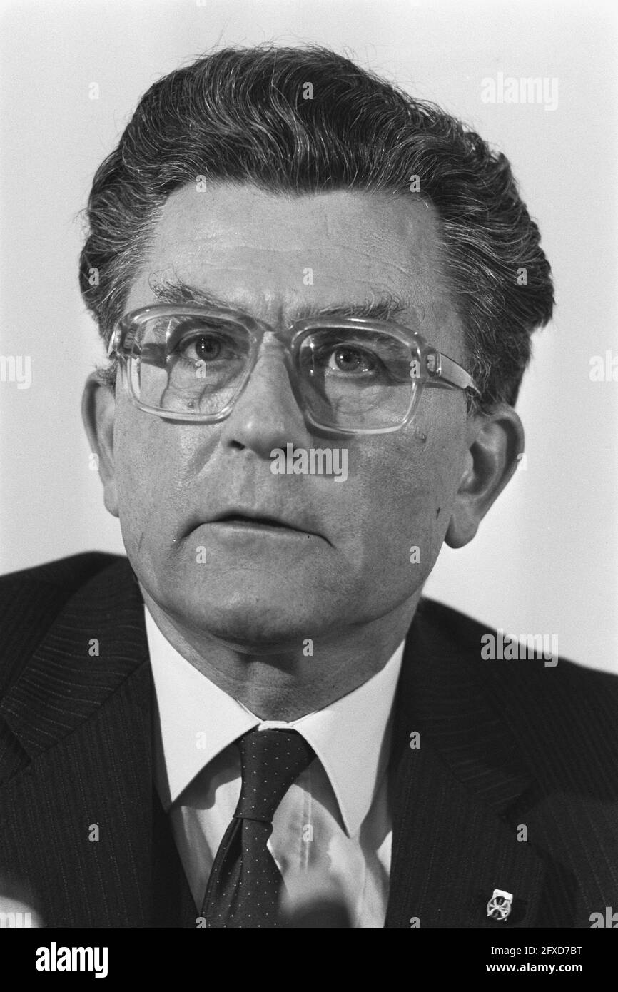 Presentation report albeda committee Black and White Stock Photos ...