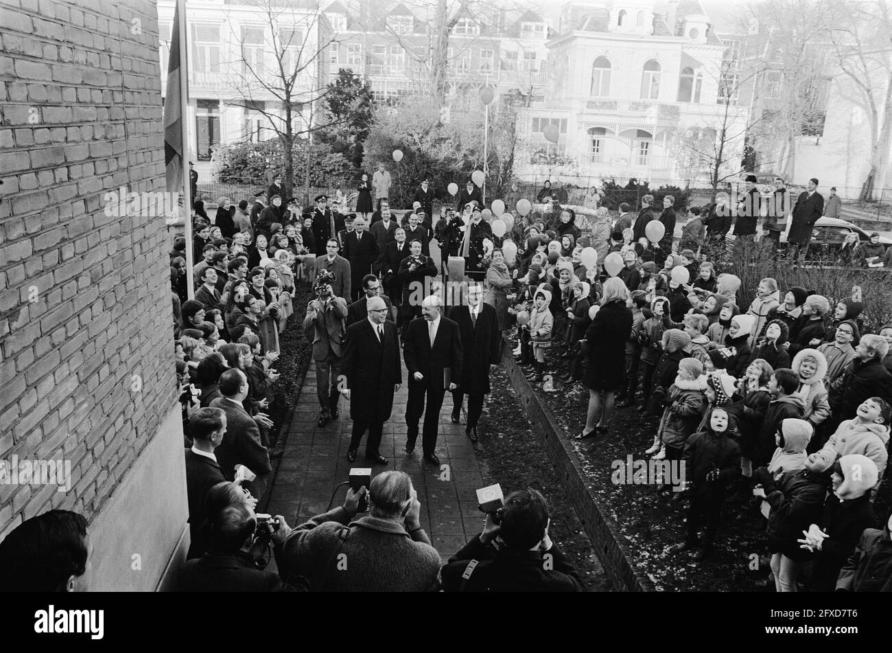 President heinemann walks Black and White Stock Photos & Images - Alamy