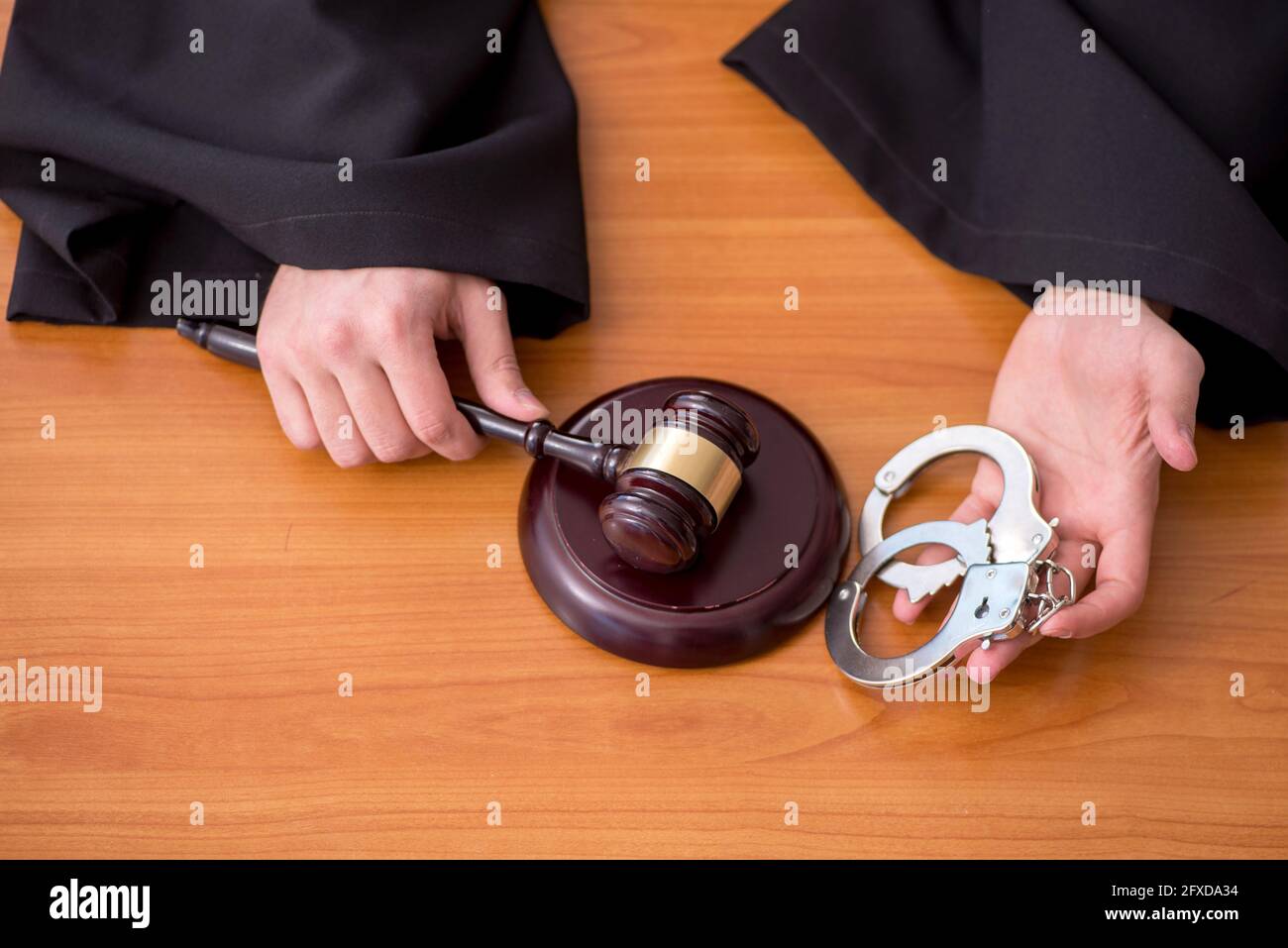 Man in handcuffs in courtroom hi-res stock photography and images - Alamy