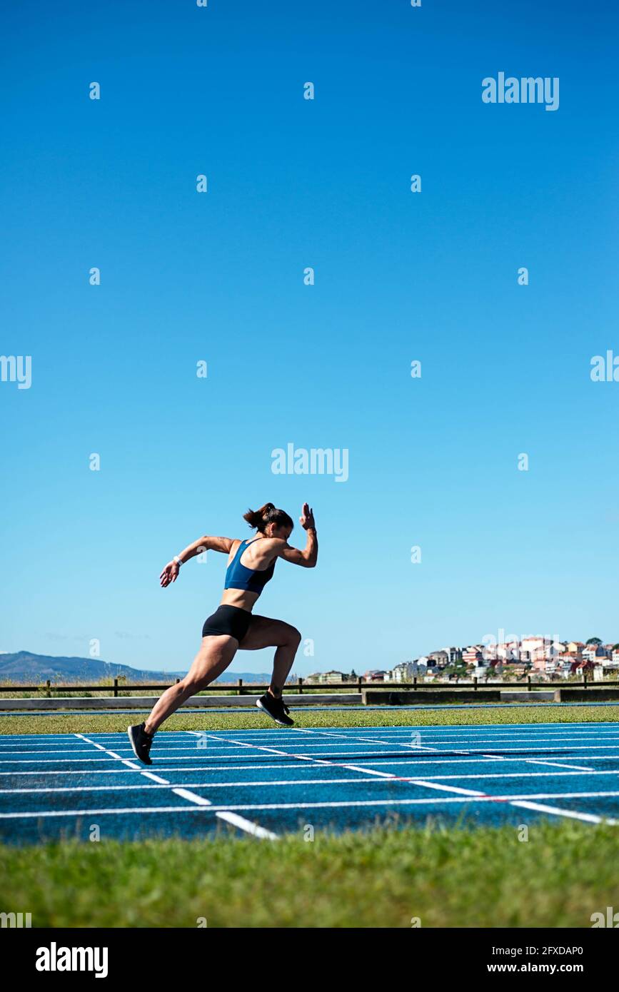 Woman athlete hi-res stock photography and images - Alamy