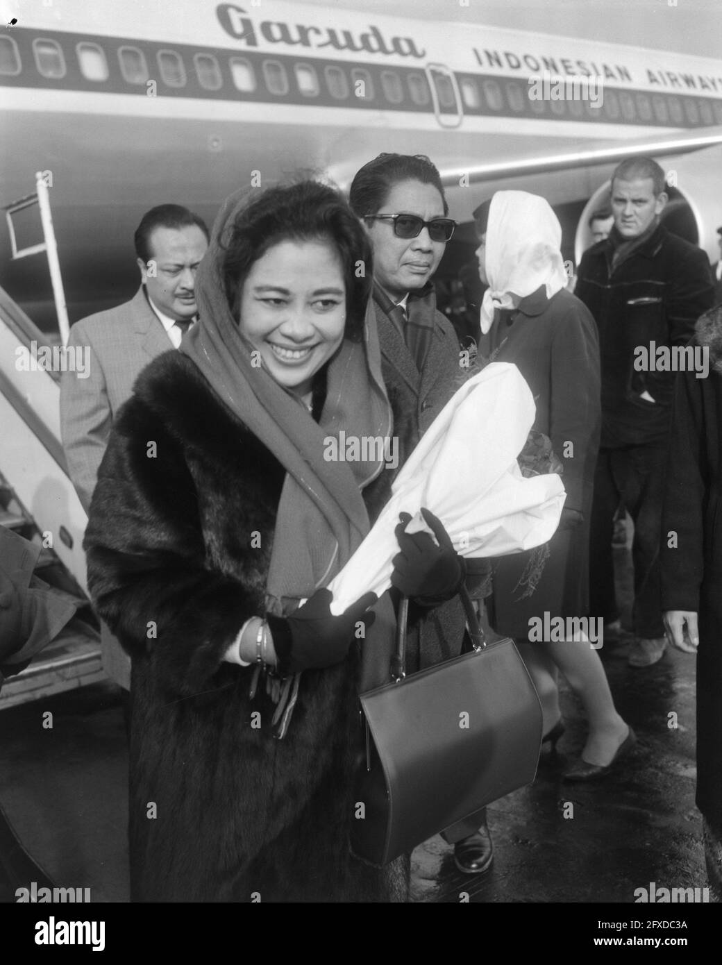 Soekarno, Fatmawati, November 5, 1966, arrival and departure, airplanes ...