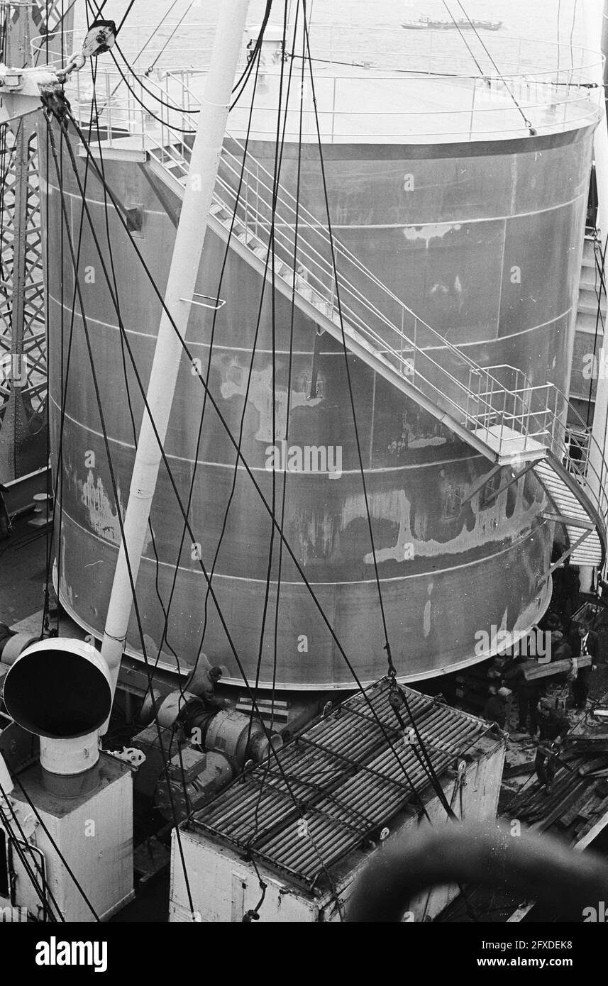 7500 cubic meter storage tank hi-res stock photography and images - Alamy