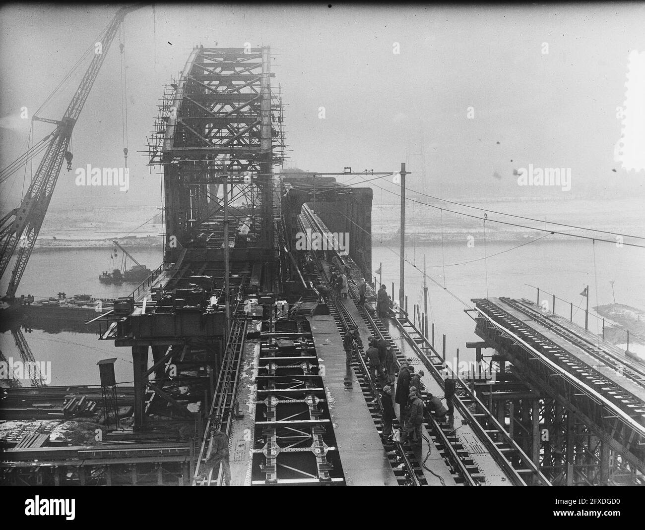 1952 bridge construction hi-res stock photography and images - Alamy