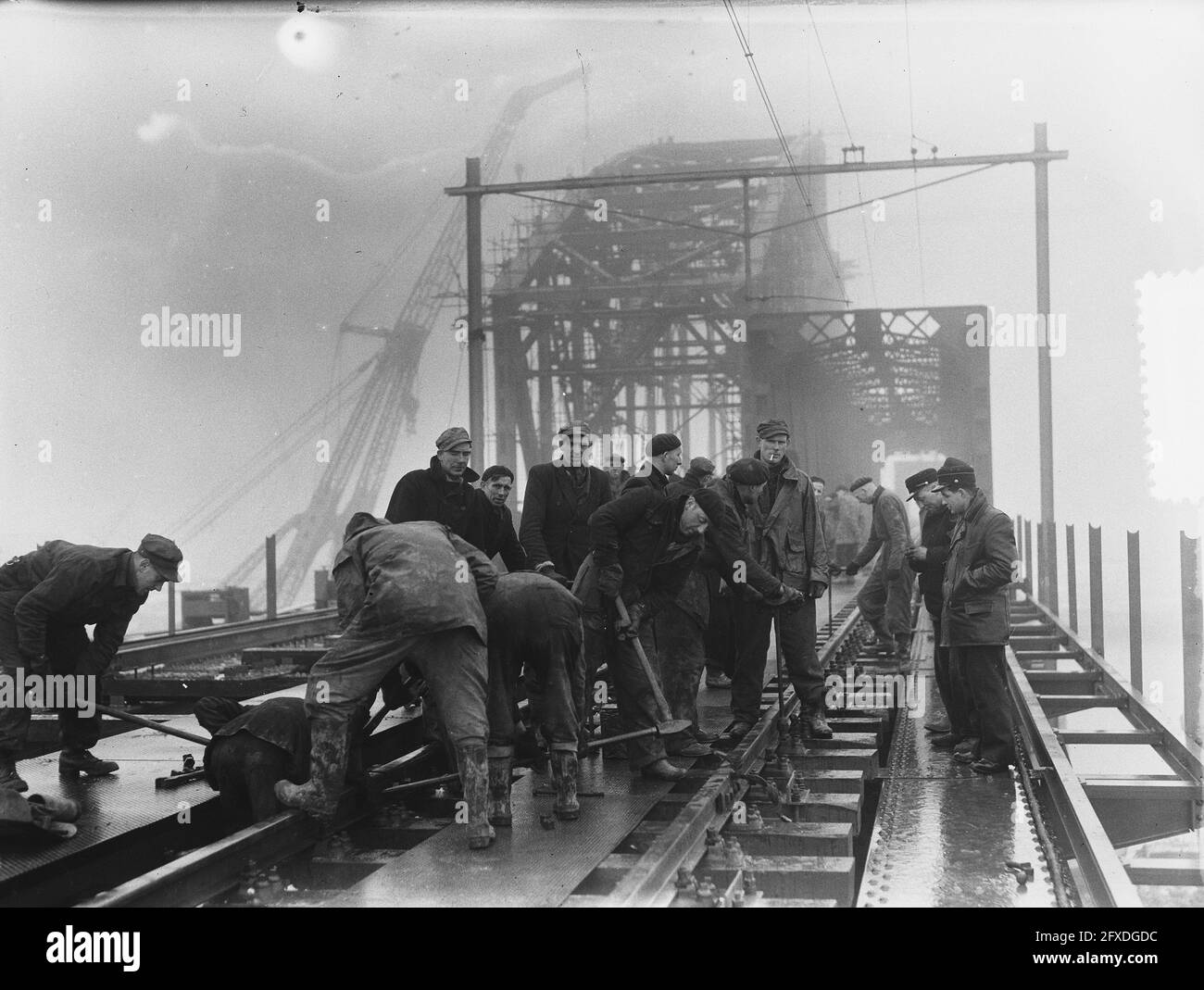 1952 bridge construction hi-res stock photography and images - Alamy