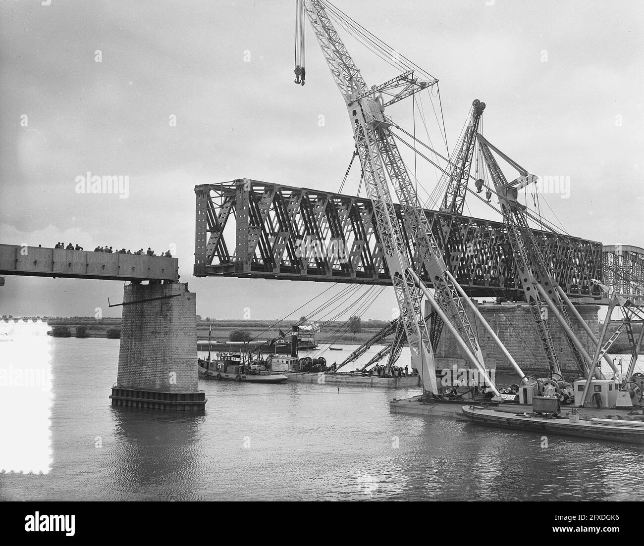 Railway Dordrecht/Nijmegen, railroad bridge Baanhoek, renewed bridge ...