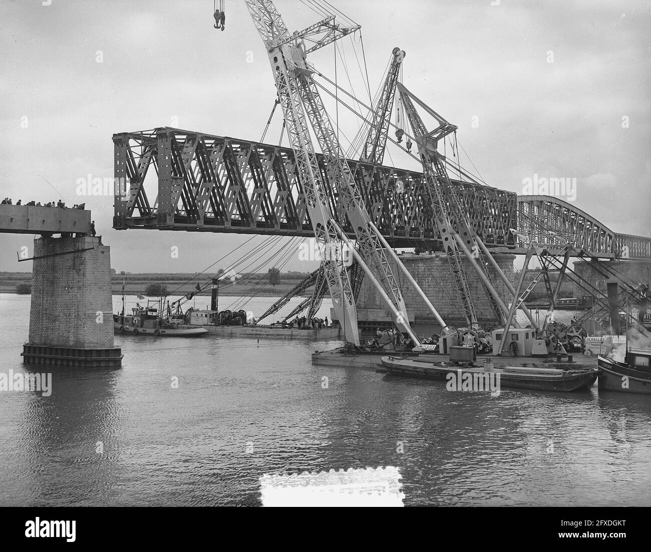 Railway Dordrecht/Nijmegen, railroad bridge Baanhoek, renewed bridge ...