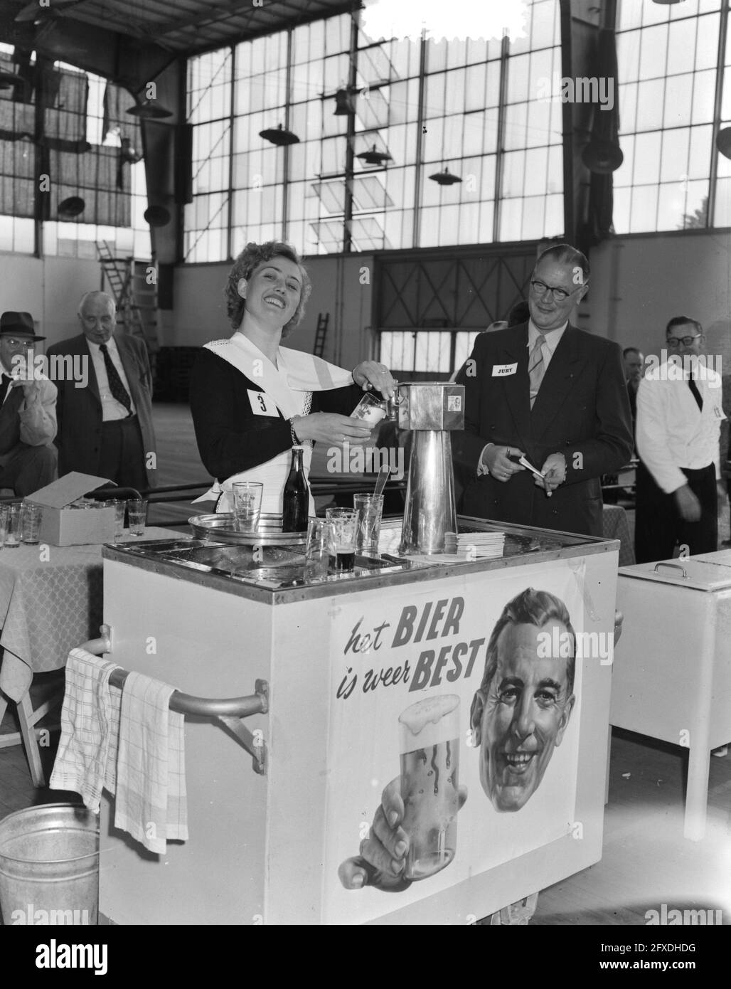 Sportweek Amsterdam. Serving beer in Apollo hall, June 5, 1953, beer ...