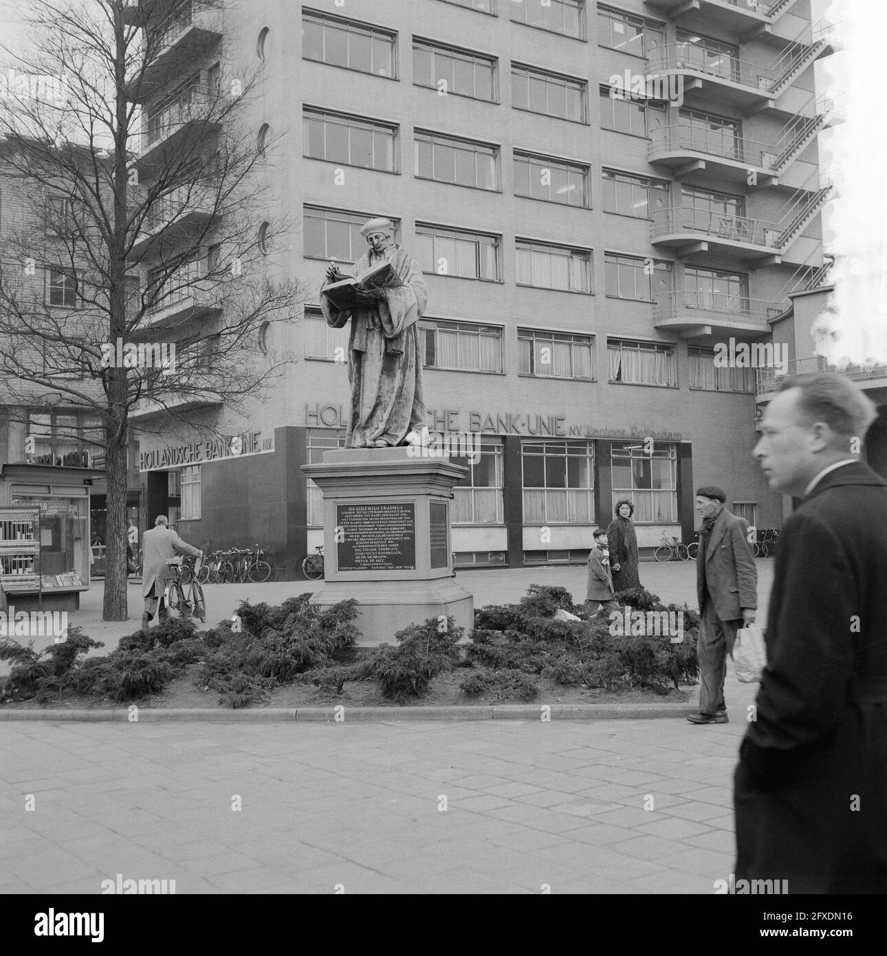 Rotterdam statues hi-res stock photography and images - Alamy