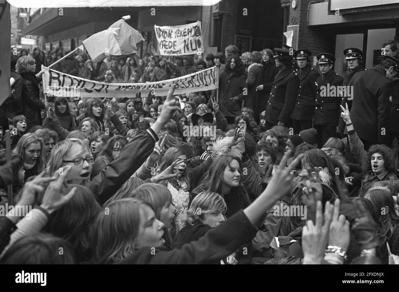 Strike hold sit down action hi-res stock photography and images - Alamy
