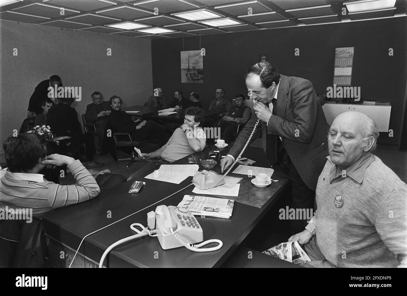 20th century office workers hi-res stock photography and images - Alamy
