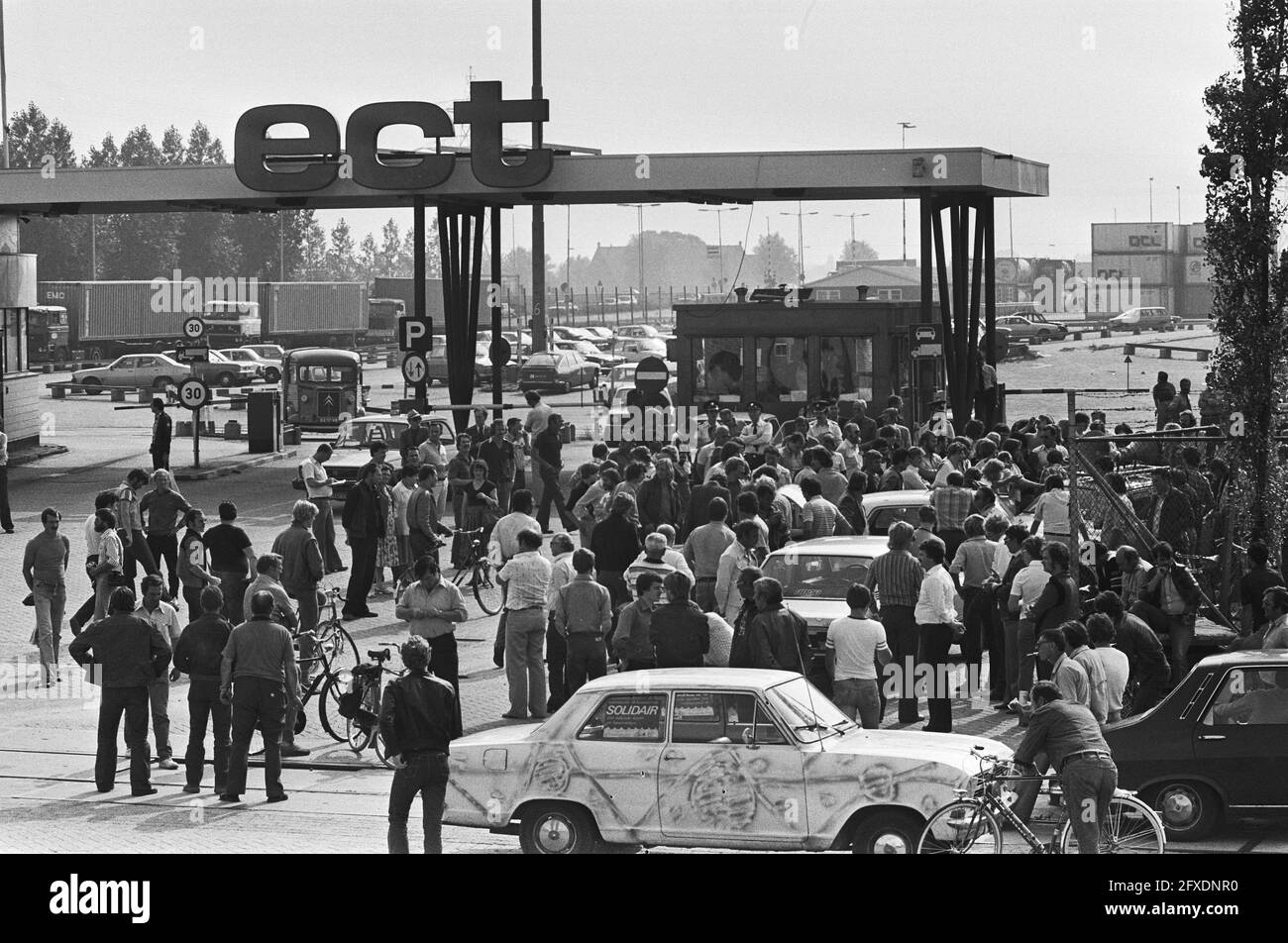 Strikers at the gate of ECT (Europe Container Terminal), September 5 ...