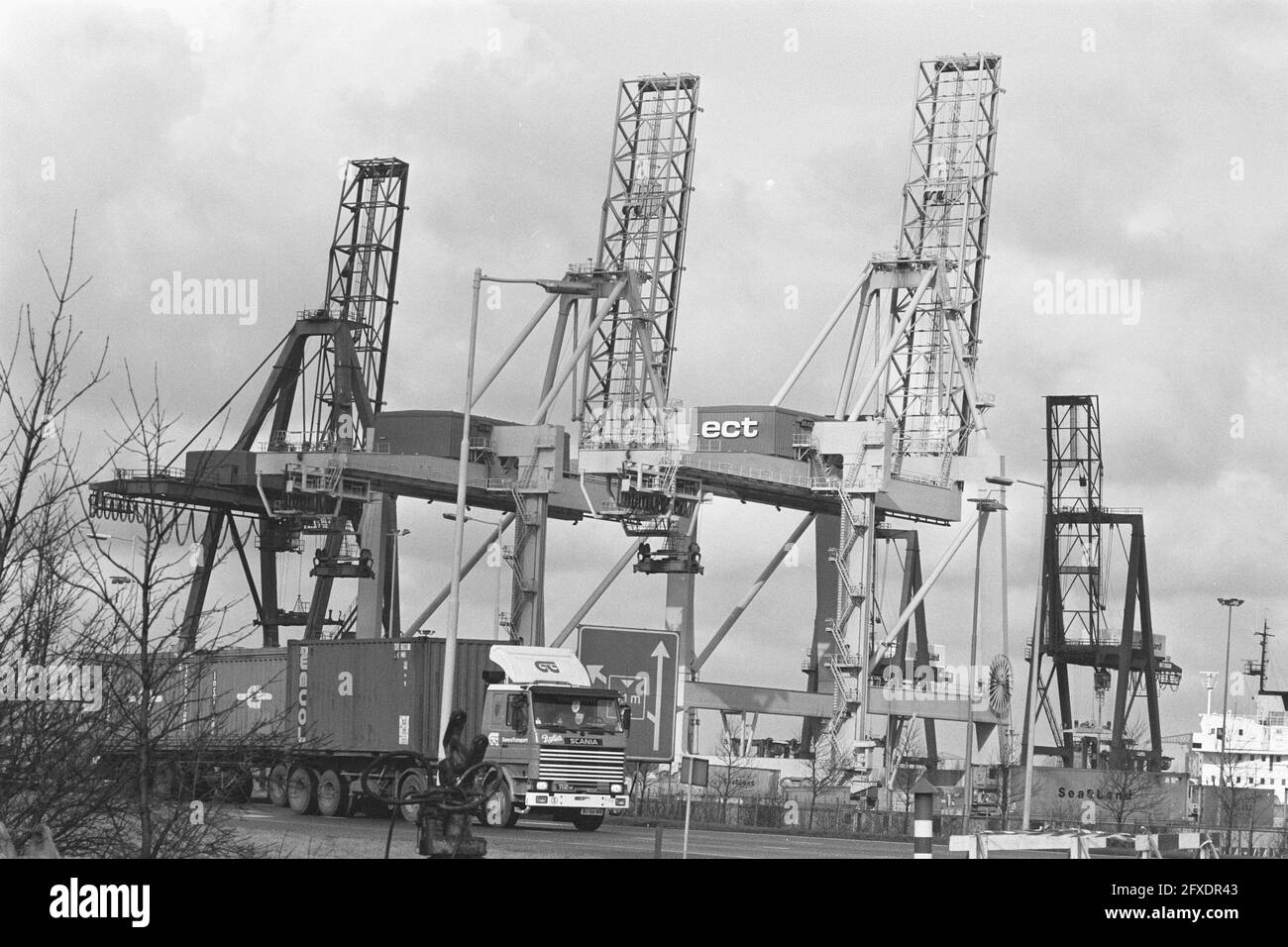 Port strike rotterdam Black and White Stock Photos & Images - Alamy