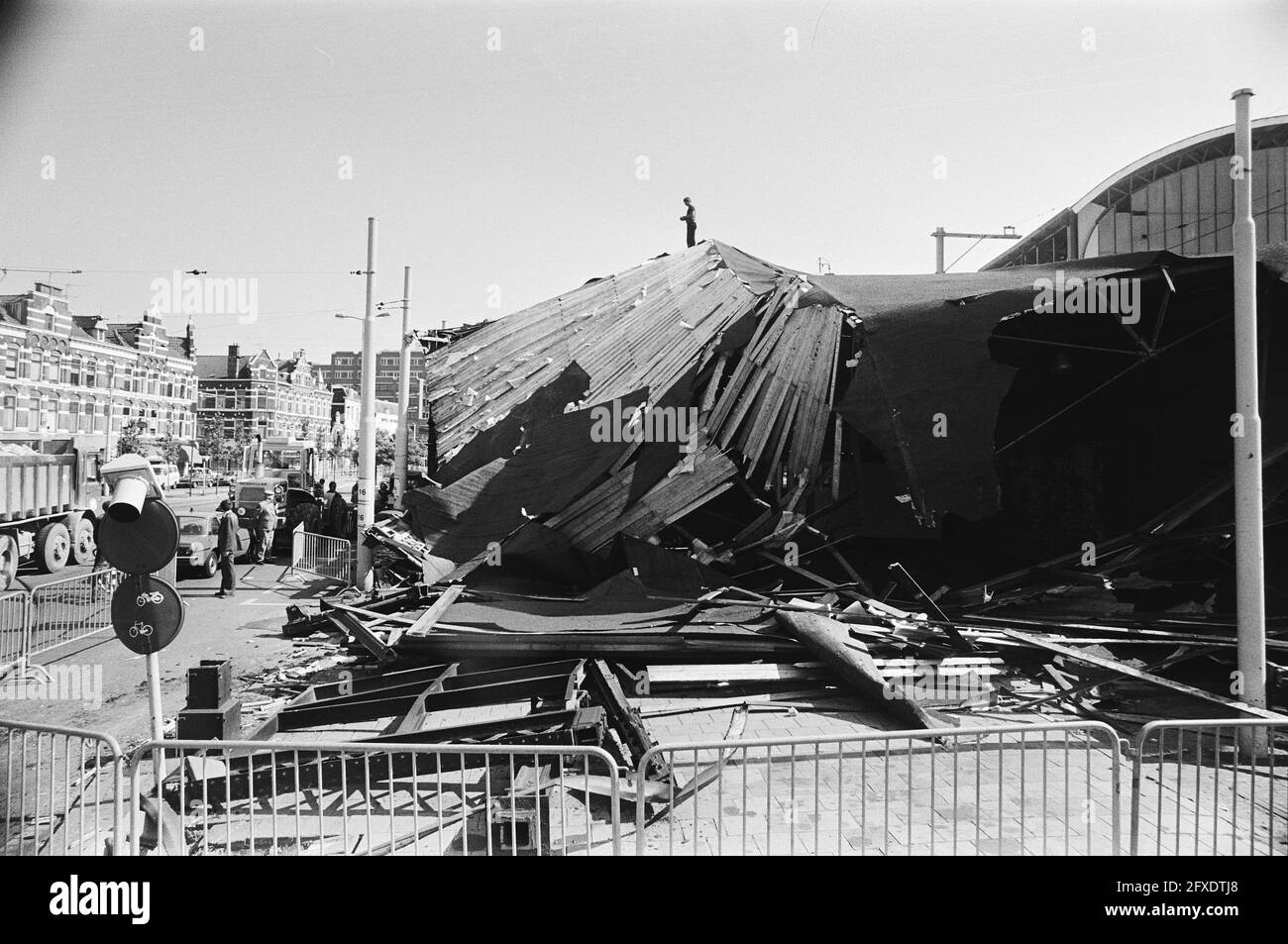 stations, collapses, devastation, August 14, 1979, collapses, stations ...