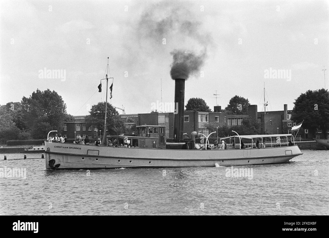 Steamships hi-res stock photography and images - Alamy