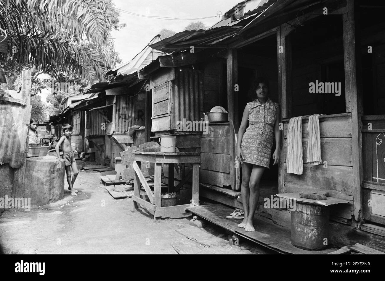 Suriname, De Erven, Poverty; people among their slums, April 1, 1975 ...