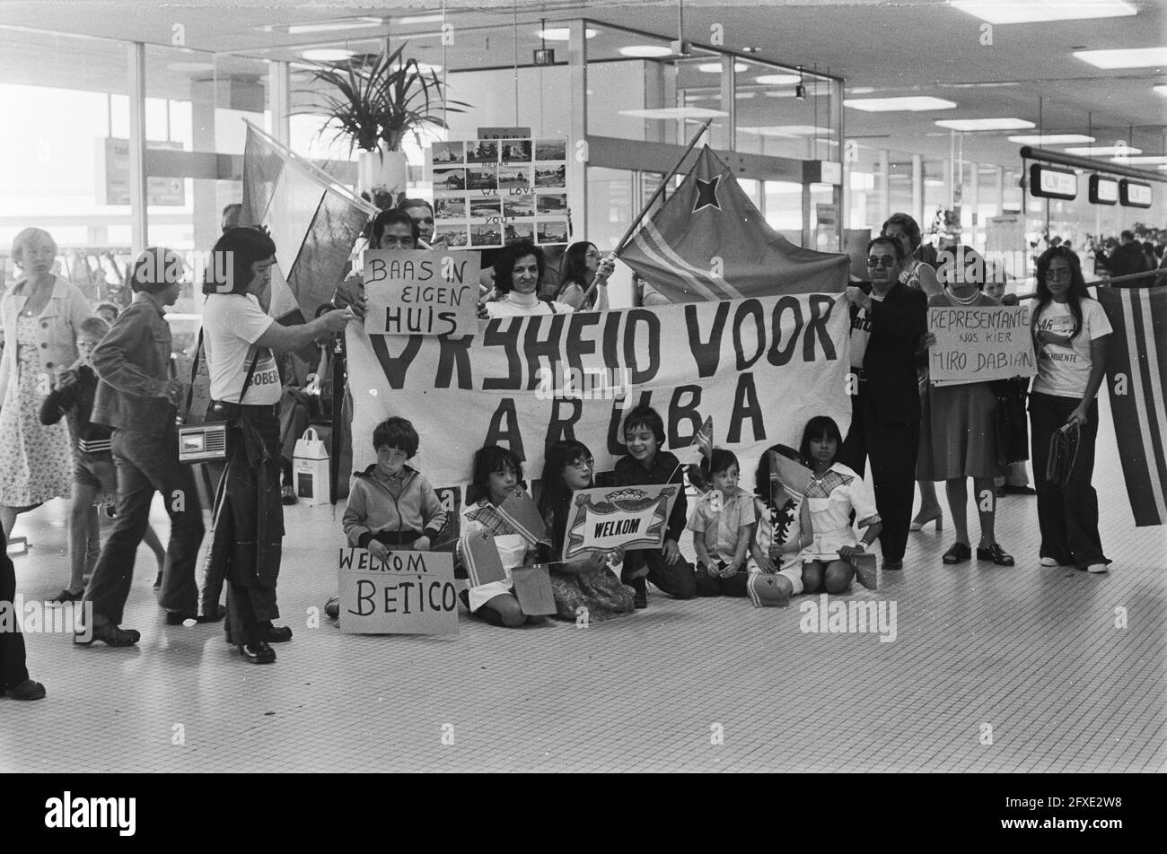 Arubans waiting hi-res stock photography and images - Alamy