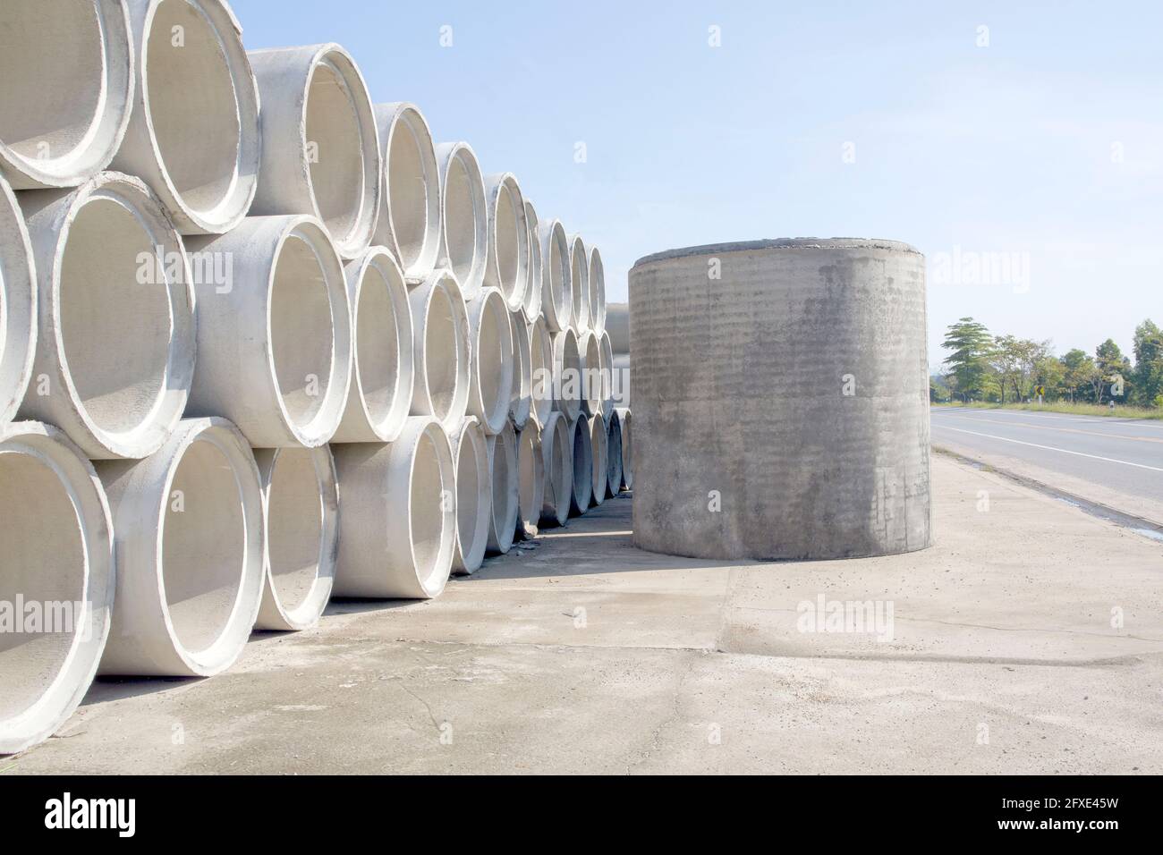 Pipe of cement for the building Stock Photo - Alamy