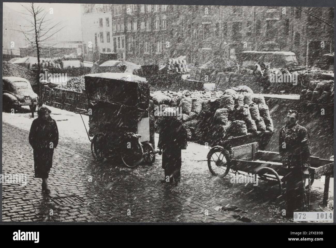 1952 scenes hi-res stock photography and images - Alamy