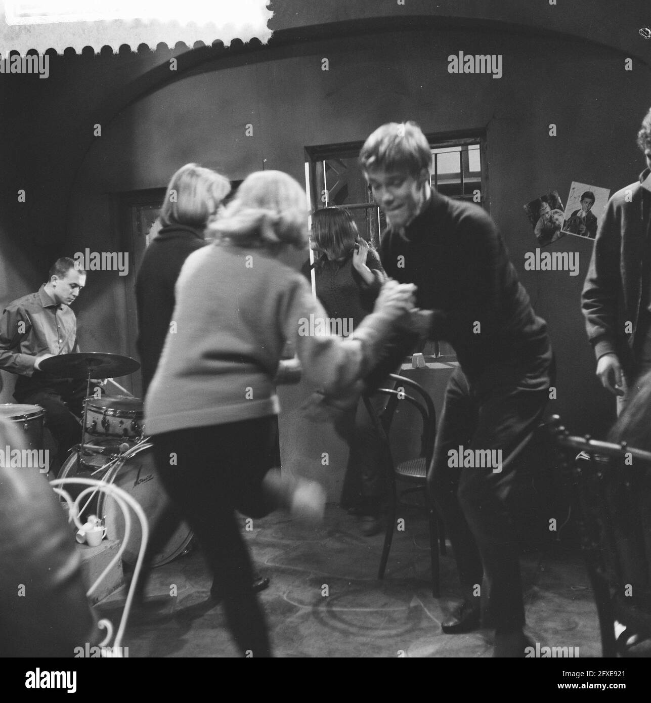 Television play nothing hi-res stock photography and images - Alamy