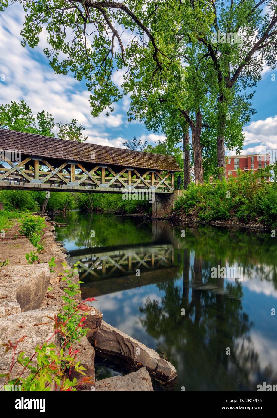 Naperville hi-res stock photography and images - Alamy