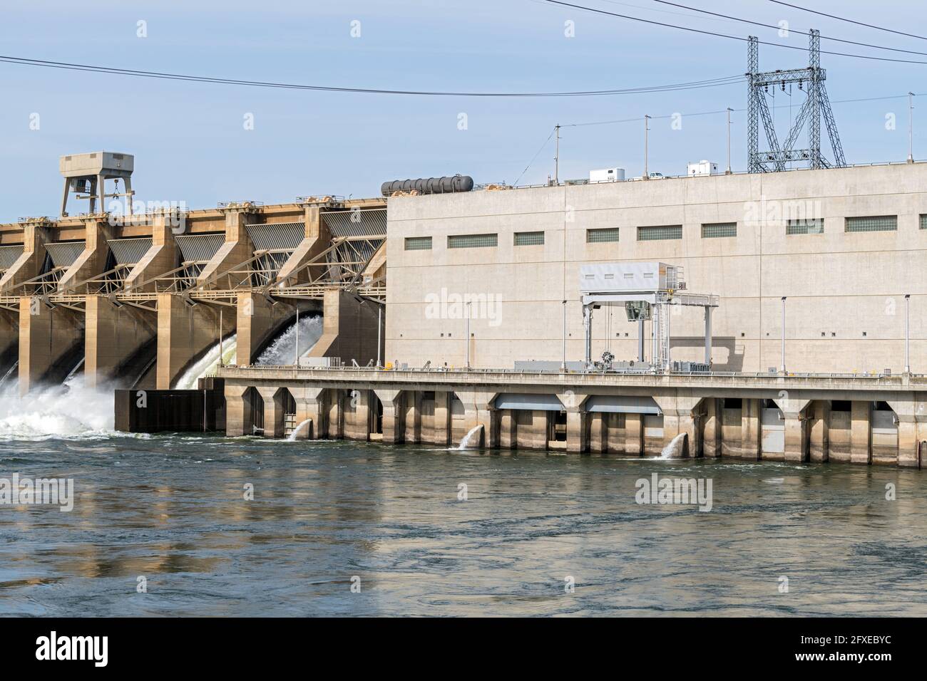 The spillway and powerhouse at the Ice Harbor Dam on the Snake River in ...