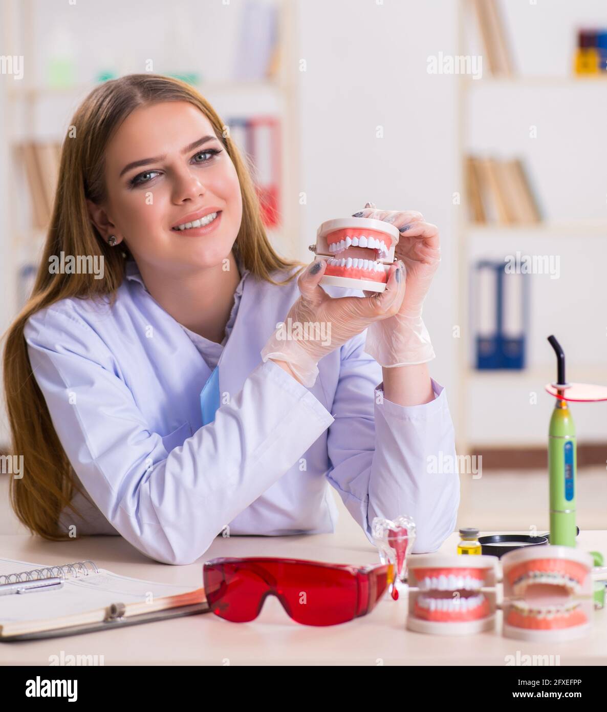The dentistry student practicing skills in classroom Stock Photo - Alamy