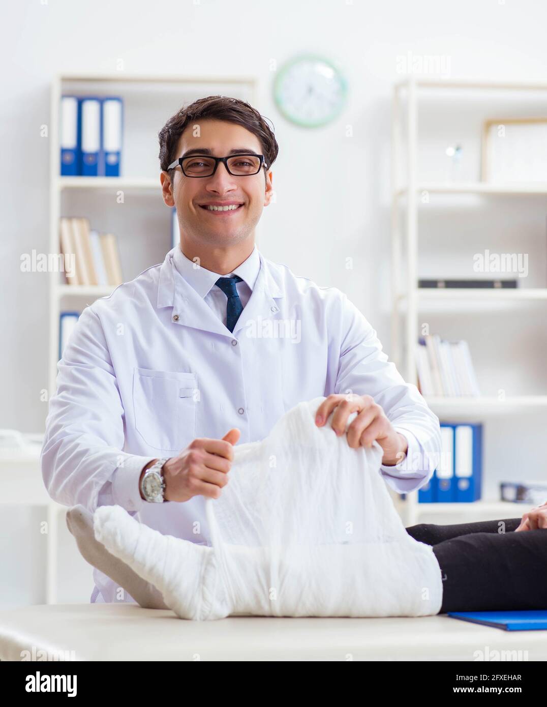 The doctor examining patient with broken leg Stock Photo - Alamy