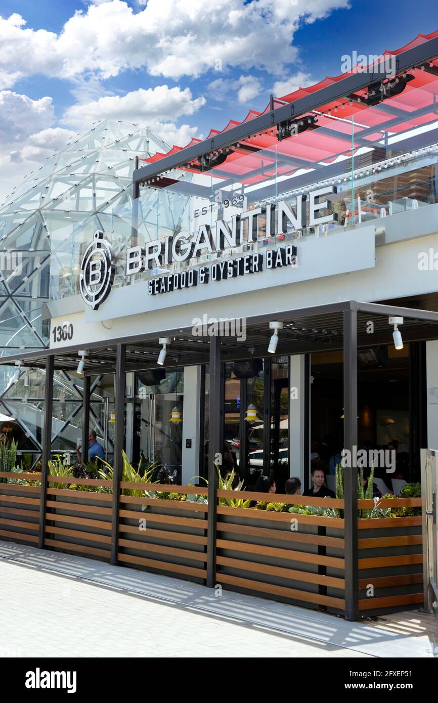 People enjoying lunch at the Brigantine waterfront seafood and Oyster ...