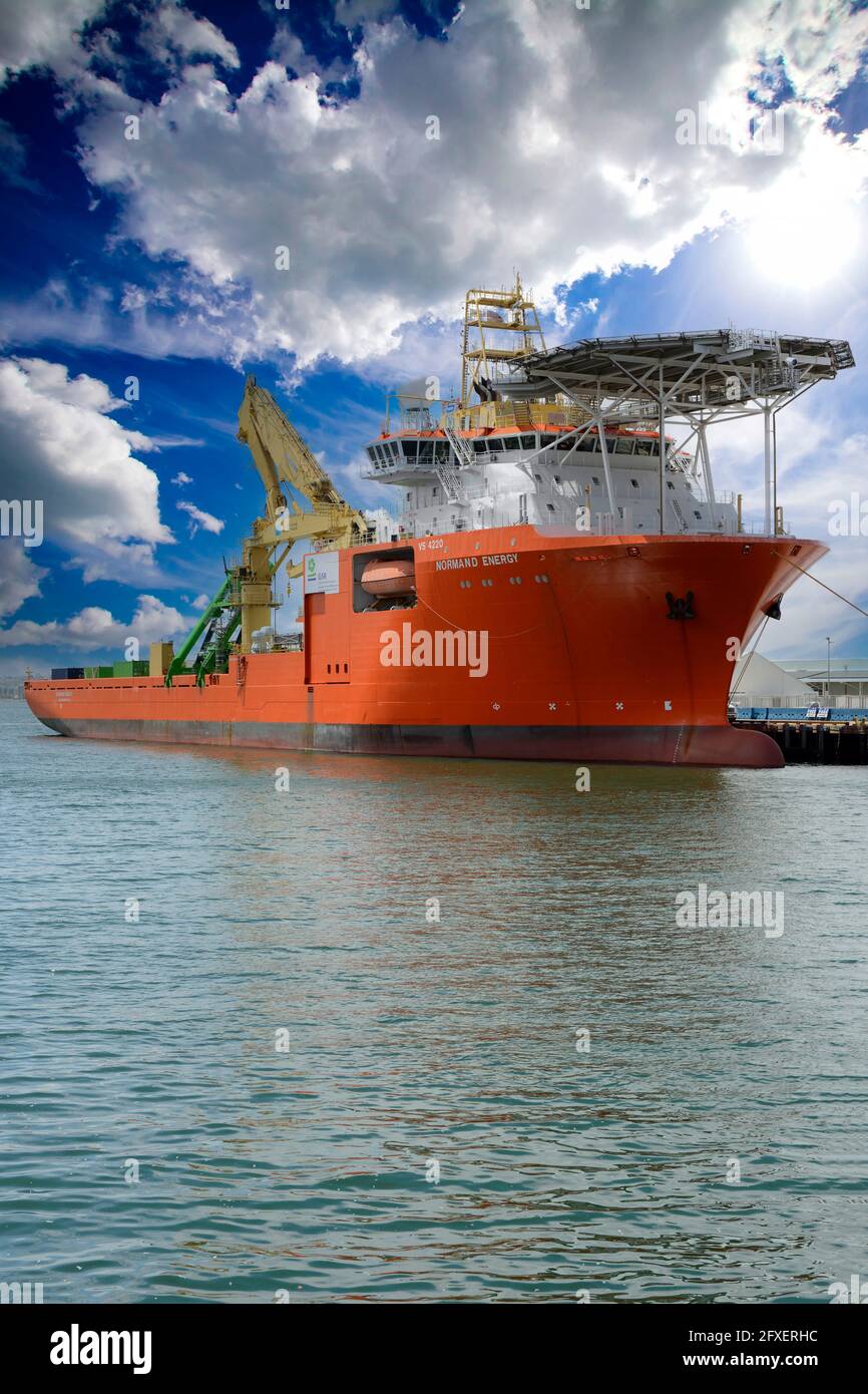 Pipe laying ship hi-res stock photography and images - Alamy