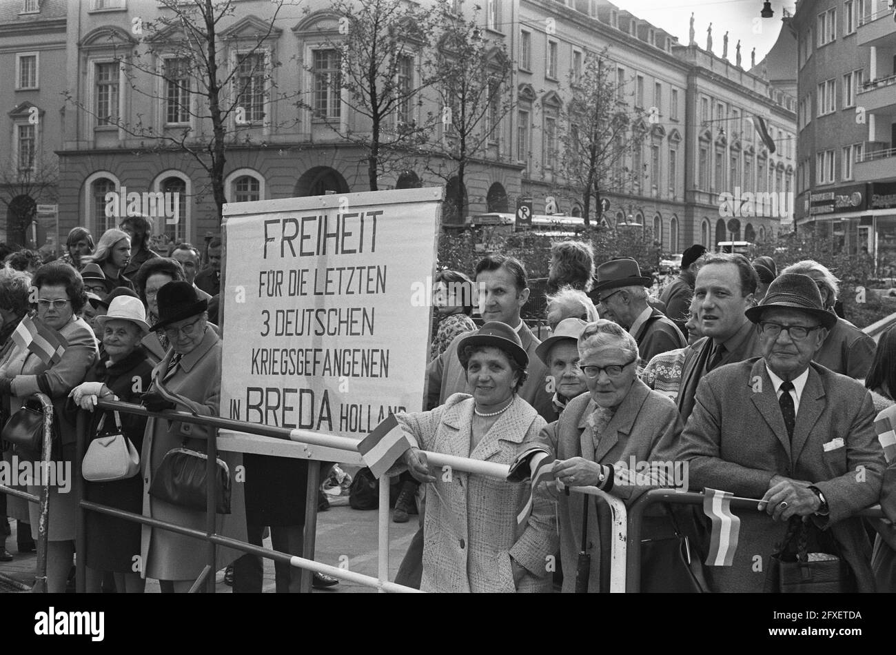 Wreath queen juliana prince Black and White Stock Photos & Images - Alamy