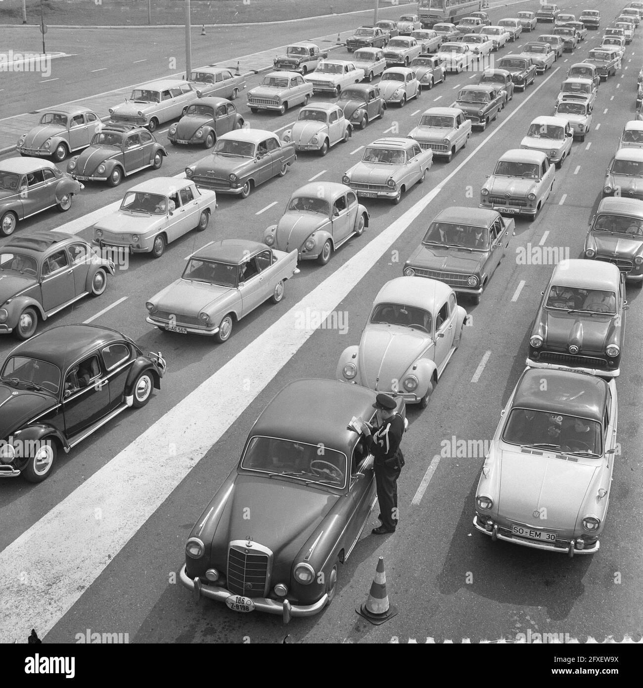 Tourist invasion at border crossing Bergh / Elten on Good Friday, 27 ...