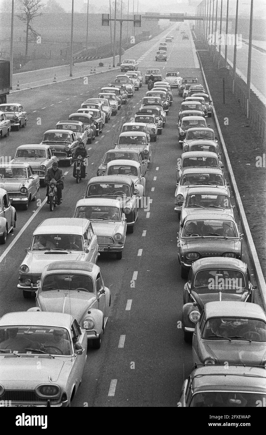 Tourist invasion at Bergh border crossing on Good Friday, 27 March 1964 ...