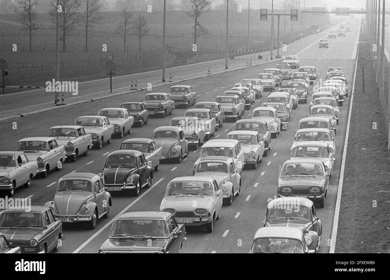 Tourist invasion at Bergh border crossing on Good Friday, 27 March 1964 ...