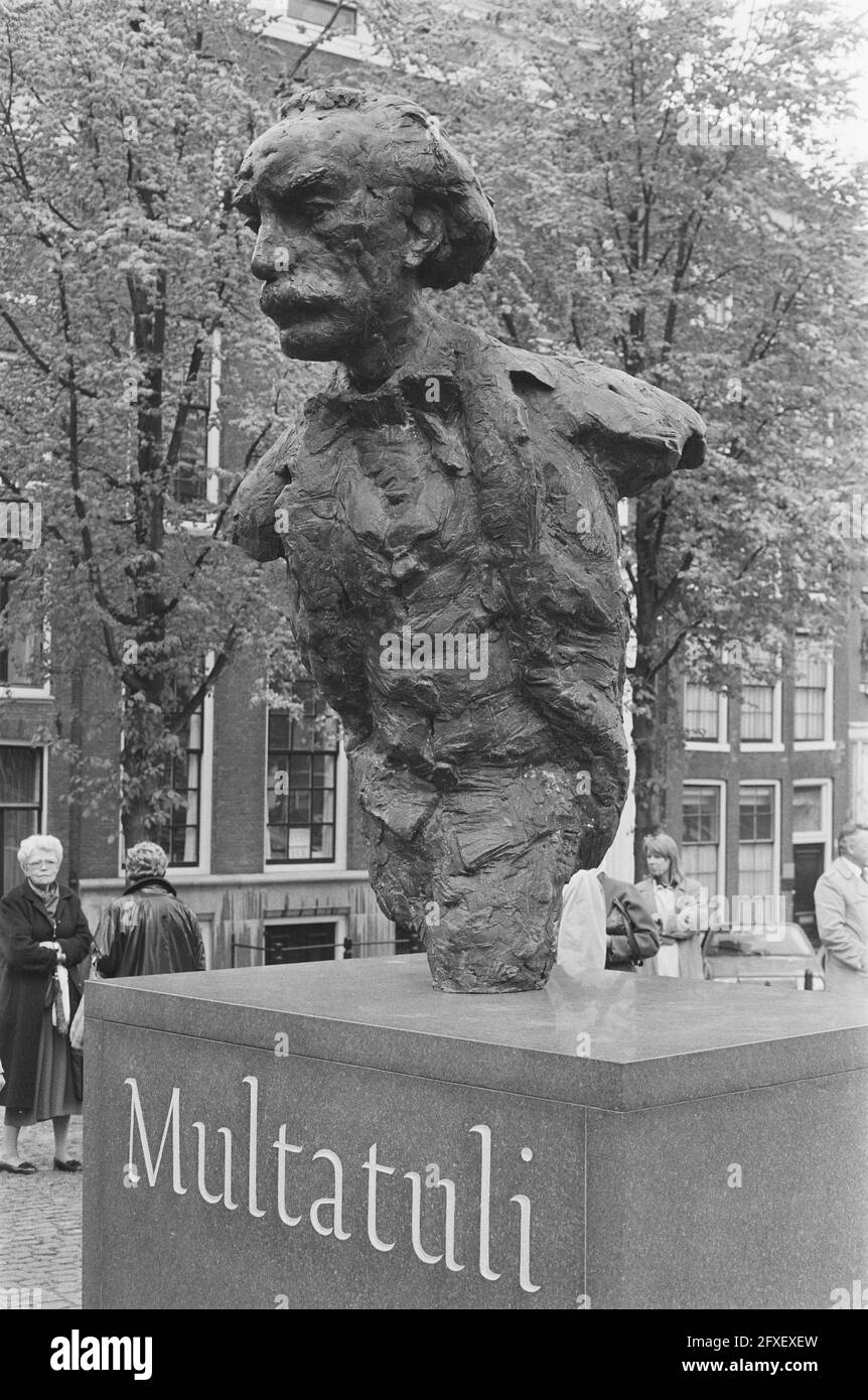 Queen Beatrix unveils statue Multatuli on the Torensluis in Amsterdam ...