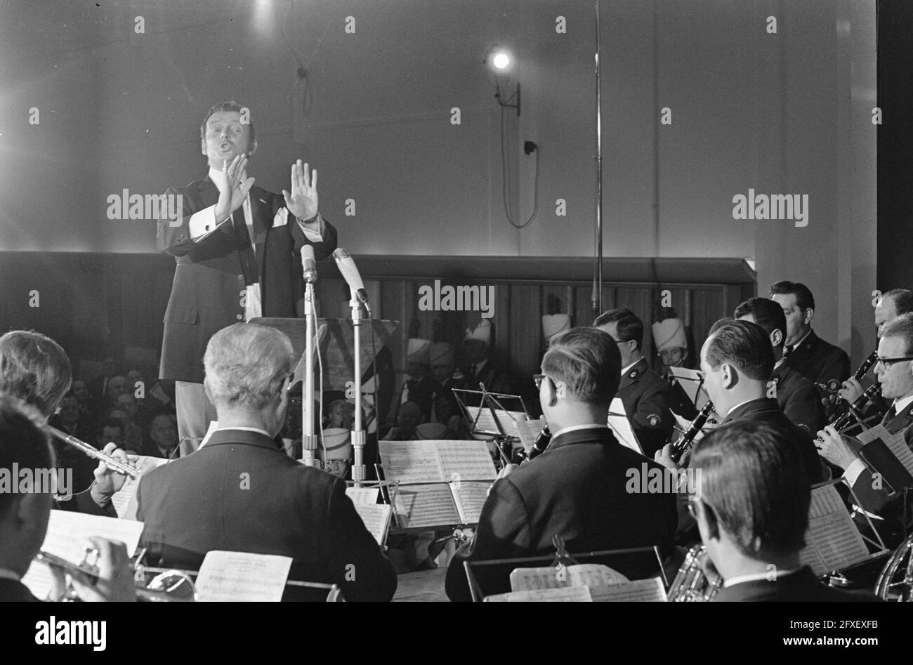 Toon hermans conducting orchestra hi-res stock photography and images ...