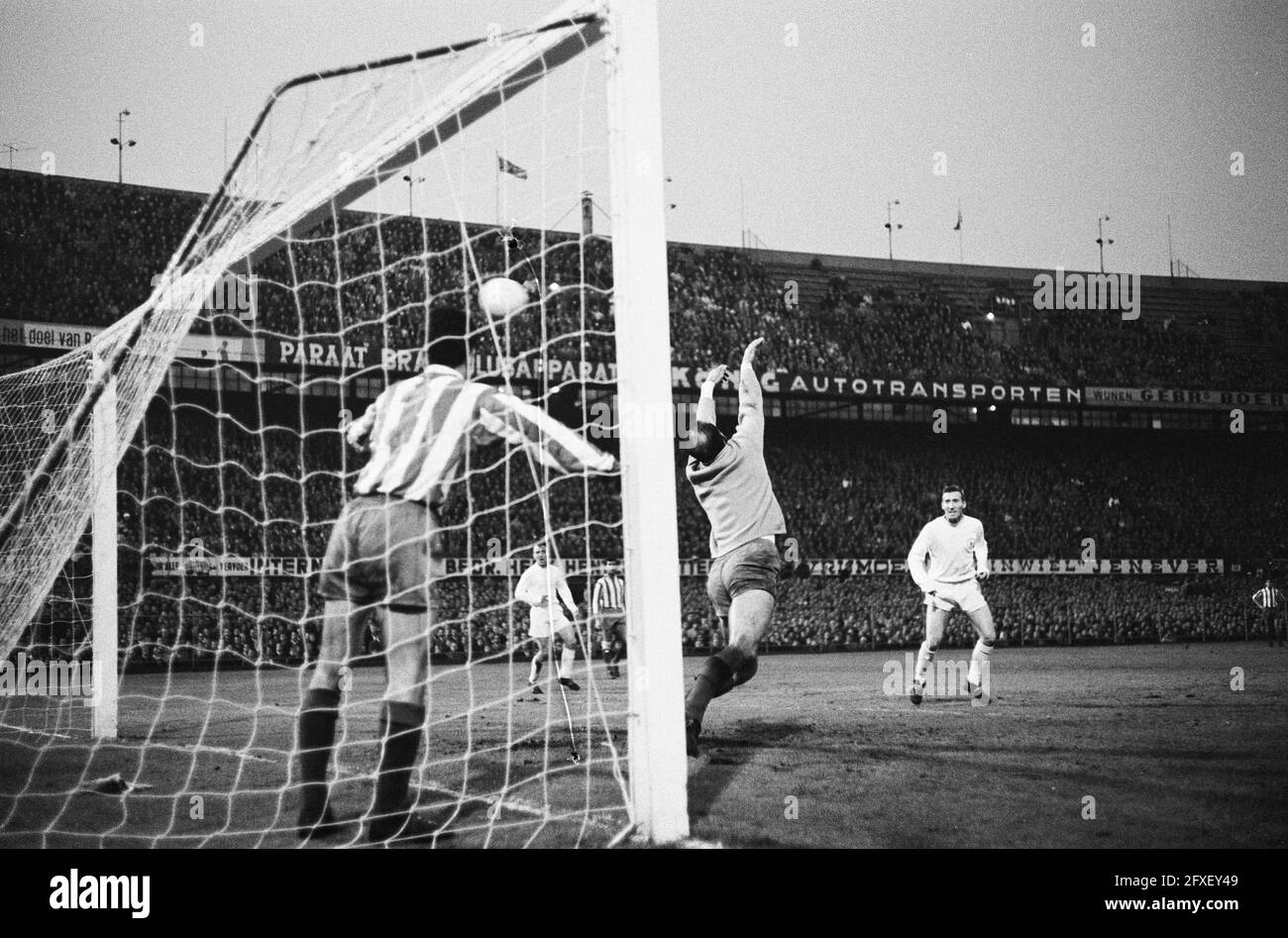 Tottenham hotspur's 1963 madrid hi-res stock photography and images - Alamy