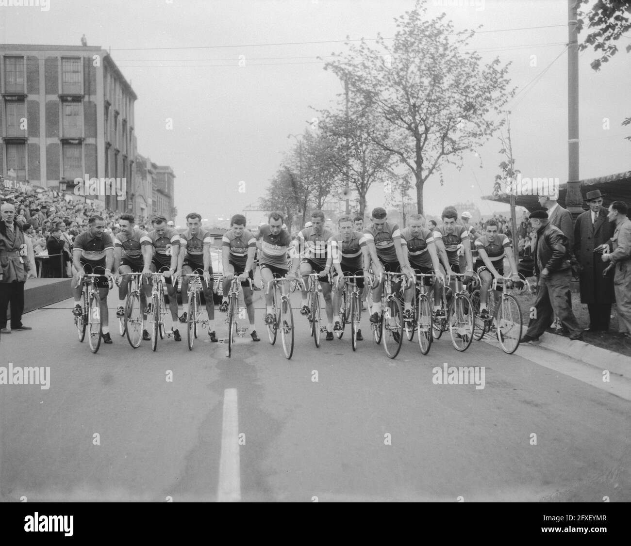 Brussels tour de france poses hi-res stock photography and images - Alamy
